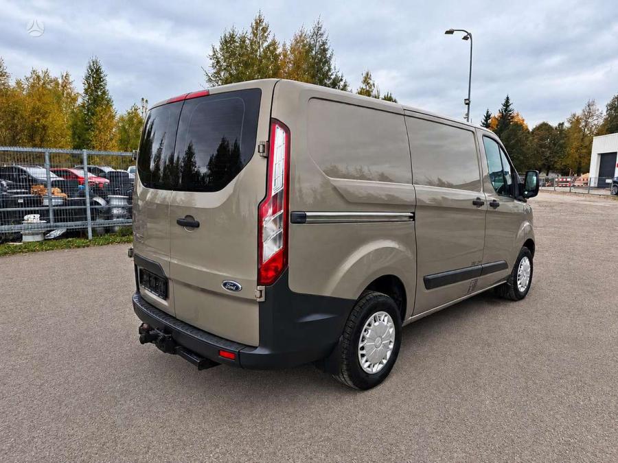 Grey Ford Transit Custom 2014 in Pakruojis, with an engine capacity of 2.20 L and mileage of 207 thousand km for 5400 €, photo 5 on AUTOMOTO.COM.LV