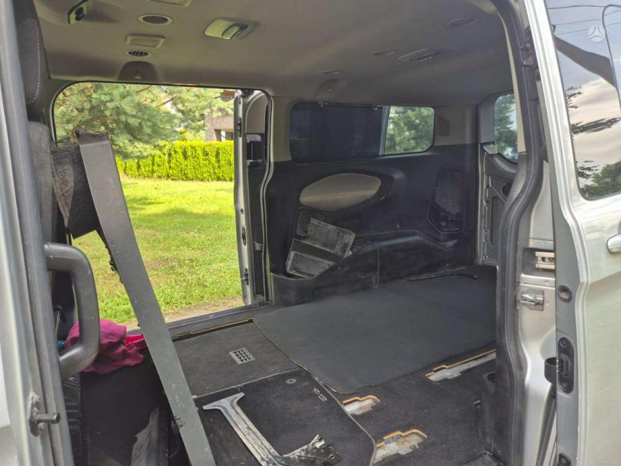 Grey Ford Transit Custom 2015 in Silute, with an engine capacity of 2.20 L and mileage of 245 thousand km for 3850 €, photo 7 on AUTOMOTO.COM.LV