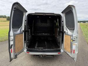 Grey Ford Transit Custom 2015 in Prienai, with an engine capacity of 2.20 L and mileage of 245 thousand km for 5350 €, photo 5 on AUTOMOTO.COM.LV