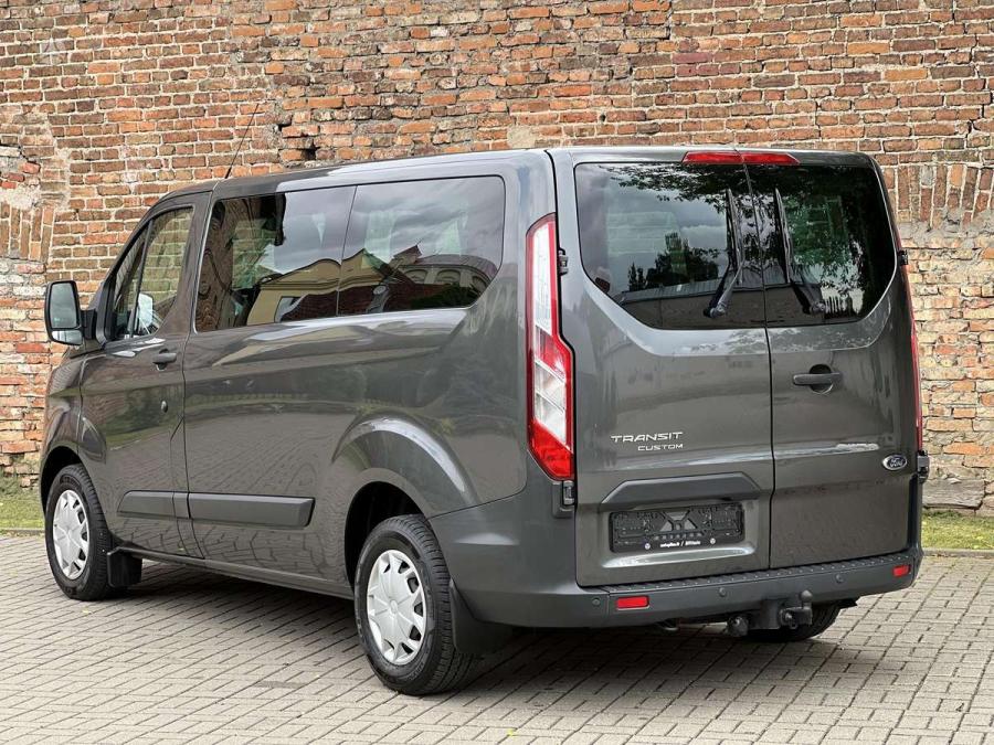 Grey Ford Transit Custom 2016 in Kedainiai, with an engine capacity of 2.20 L and mileage of 230 thousand km for 12800 €, photo 9 on AUTOMOTO.COM.LV