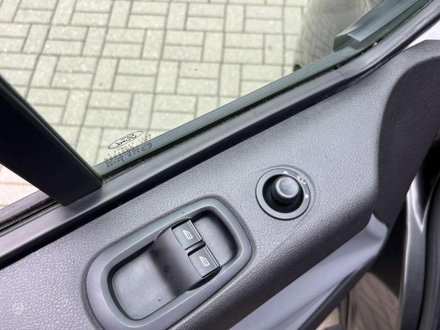 Grey Ford Transit Custom 2016 in Kedainiai, with an engine capacity of 2.20 L and mileage of 230 thousand km for 12800 €, photo 24 on AUTOMOTO.COM.LV