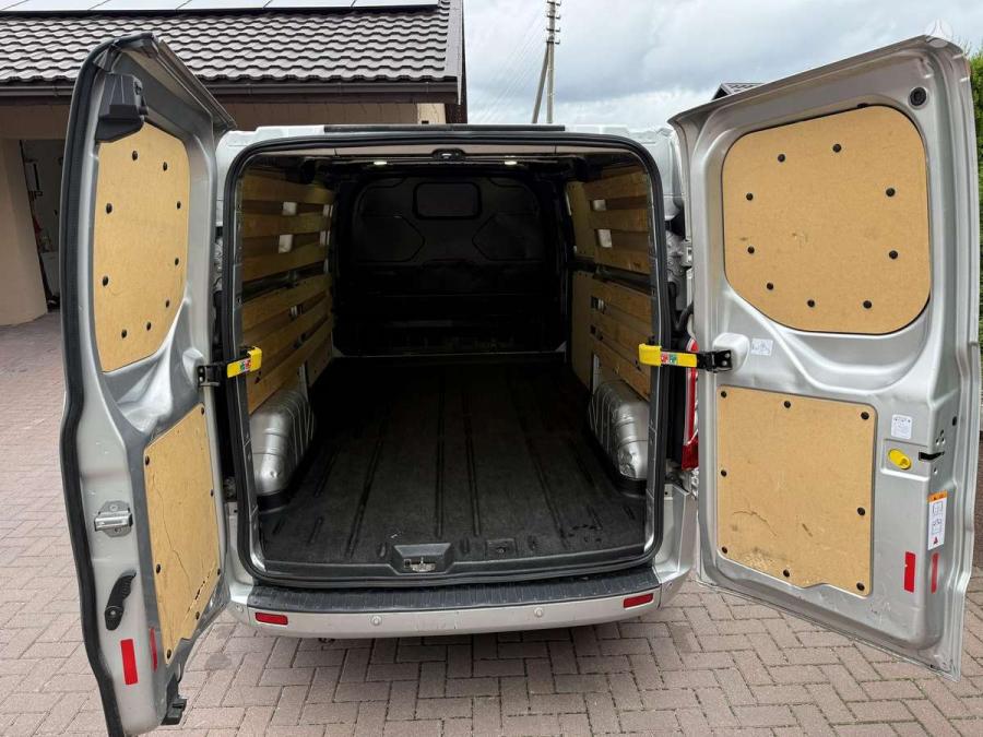 Grey Ford Transit Custom 2016 in Utena, with an engine capacity of 2.00 L and mileage of 330 thousand km for 5450 €, photo 24 on AUTOMOTO.COM.LV