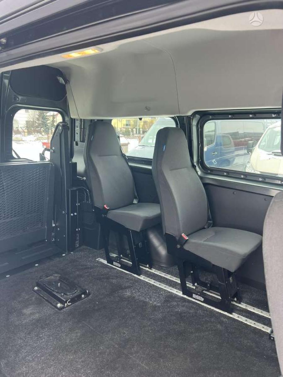 Grey Ford Transit Custom 2017 in Klaipeda, with an engine capacity of 2.00 L and mileage of 197 thousand km for 10900 €, photo 11 on AUTOMOTO.COM.LV
