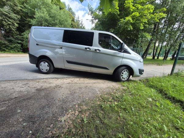 Grey Ford Transit Custom 2017 in Vilnius, with an engine capacity of 2.20 L and mileage of 346 thousand km for 8100 €, photo 1 on AUTOMOTO.COM.LV