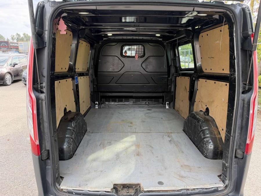 Pelēks Ford Transit Custom 2017 Marijampole, ar dzinēja tilpumu 2.00 L un nobraukumu 254 tūkst. km par 4950 €, foto 10 vietnē AUTOMOTO.COM.LV