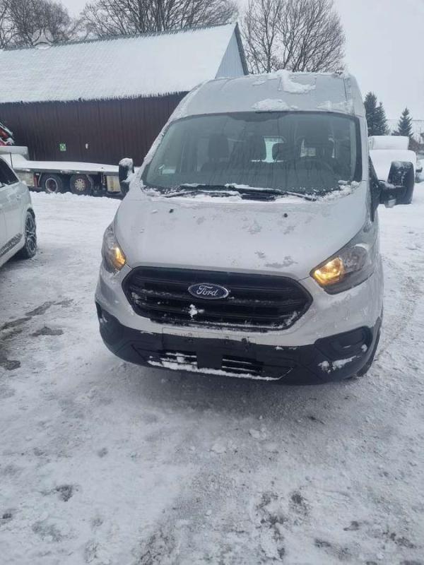 Grey Ford Transit Custom 2018 in Taurage, with an engine capacity of 2.00 L and mileage of 202 thousand km for 8500 €, photo 1 on AUTOMOTO.COM.LV