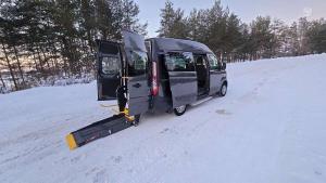 Grey Ford Transit Custom 2018 in Klaipeda, with an engine capacity of 2.00 L and mileage of 220 thousand km for 10890 €, photo 2 on AUTOMOTO.COM.LV