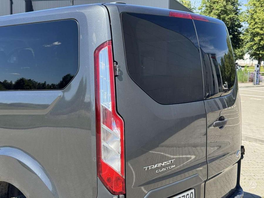 Grey Ford Transit Custom 2018 in Kaunas, with an engine capacity of 2.00 L and mileage of 201 thousand km for 12500 €, photo 11 on AUTOMOTO.COM.LV