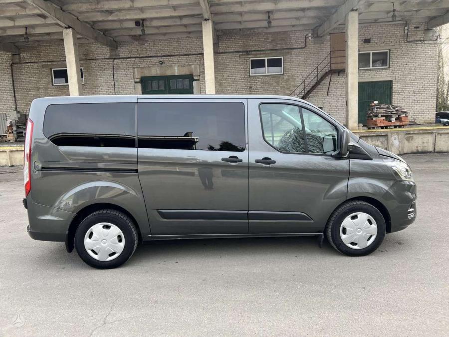 Grey Ford Transit Custom 2018 in Kelme, with an engine capacity of 2.00 L and mileage of 259 thousand km for 14800 €, photo 7 on AUTOMOTO.COM.LV