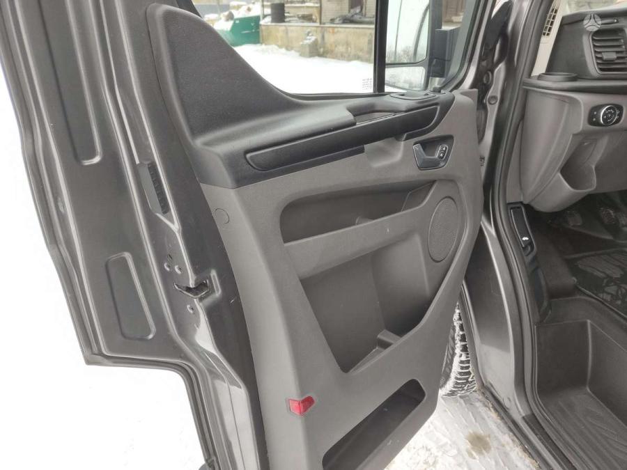 Grey Ford Transit Custom 2019 in Klaipeda, with an engine capacity of 2.00 L and mileage of 256 thousand km for 9700 €, photo 9 on AUTOMOTO.COM.LV