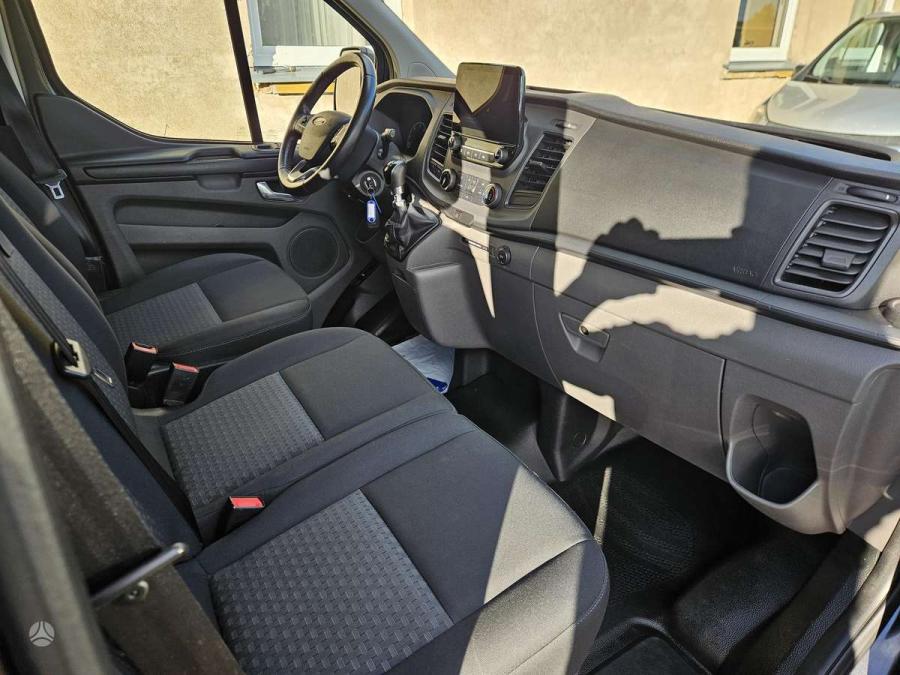 Grey Ford Transit Custom 2019 in Siauliai, with an engine capacity of 2.00 L and mileage of 204 thousand km for 14900 €, photo 8 on AUTOMOTO.COM.LV
