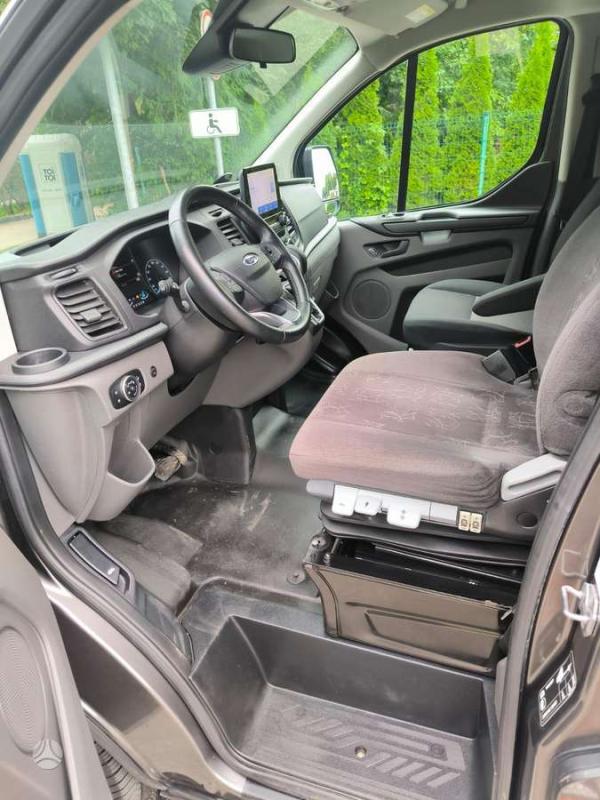 Grey Ford Transit Custom 2021 in Taurage, with an engine capacity of 2.00 L and mileage of 142 thousand km for 14800 €, photo 2 on AUTOMOTO.COM.LV