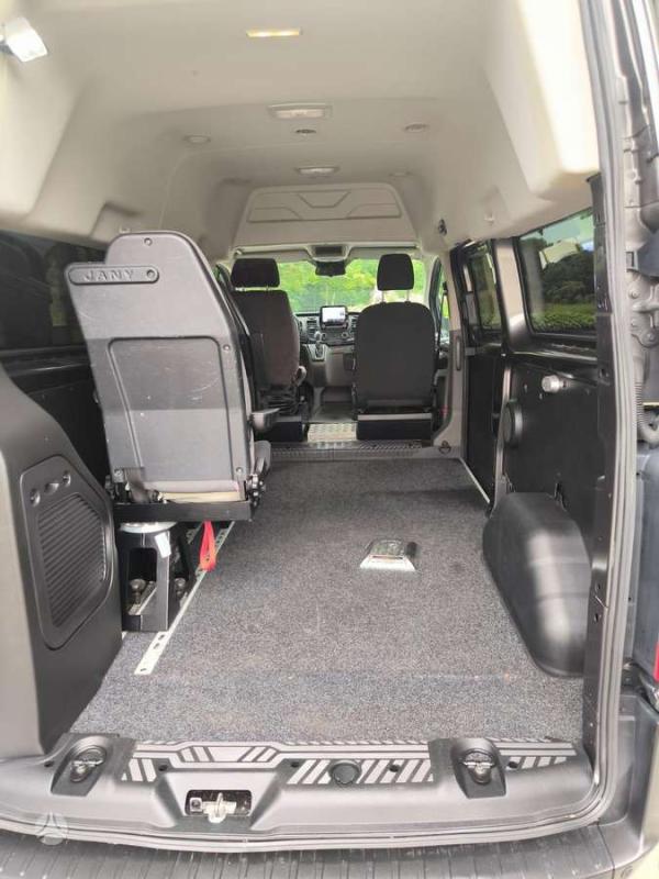 Grey Ford Transit Custom 2021 in Taurage, with an engine capacity of 2.00 L and mileage of 142 thousand km for 14800 €, photo 10 on AUTOMOTO.COM.LV