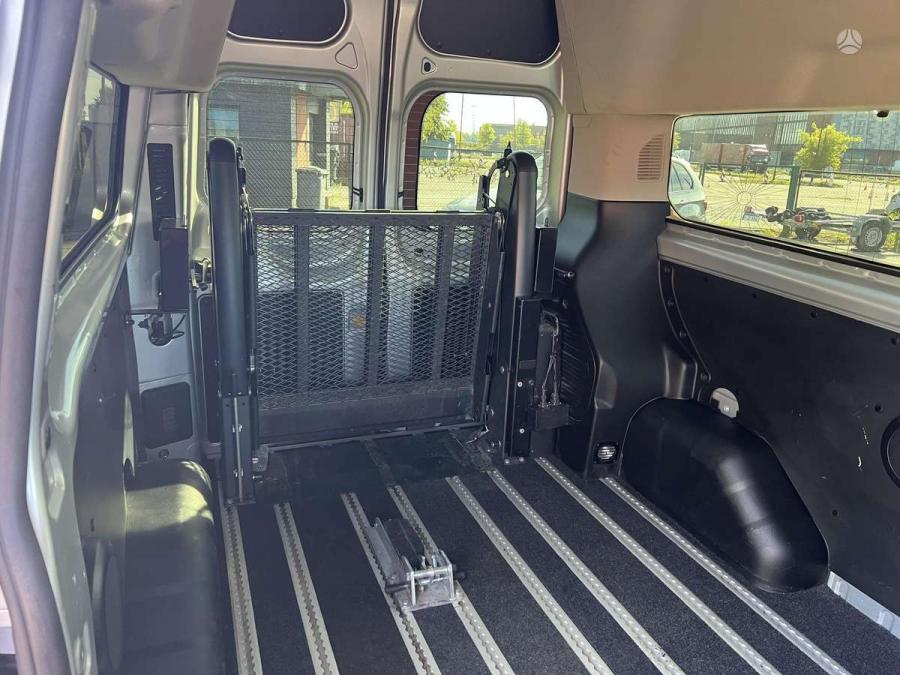 Pelēks Ford Transit Custom 2022 Klaipėda, ar dzinēja tilpumu 2.00 L un nobraukumu 157 tūkst. km par 19900 €, foto 13 vietnē AUTOMOTO.COM.LV