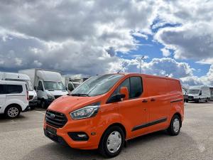 Orange Ford Transit Custom 2019 in Vilnius, with an engine capacity of 2.00 L and mileage of 141 thousand km for 14900 €, photo 3 on AUTOMOTO.COM.LV