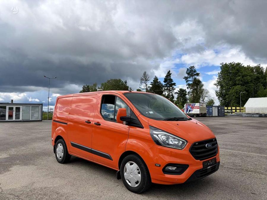 Orange Ford Transit Custom 2019 in Vilnius, with an engine capacity of 2.00 L and mileage of 141 thousand km for 14900 €, photo 5 on AUTOMOTO.COM.LV