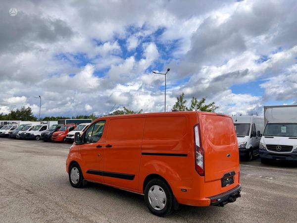 Orange Ford Transit Custom 2019 in Vilnius, with an engine capacity of 2.00 L and mileage of 141 thousand km for 14900 €, photo 8 on AUTOMOTO.COM.LV