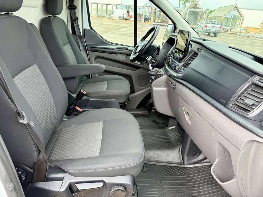 Orange Ford Transit Custom 2019 in Vilnius, with an engine capacity of 2.00 L and mileage of 141 thousand km for 14900 €, photo 14 on AUTOMOTO.COM.LV