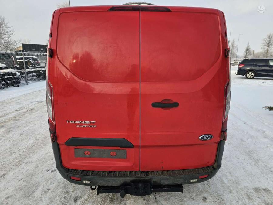 Sarkans Ford Transit Custom 2015 Pakruojis, ar dzinēja tilpumu 2.20 L un nobraukumu 254 tūkst. km par 5600 €, foto 5 vietnē AUTOMOTO.COM.LV