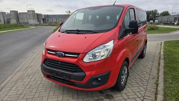 Sarkans Ford Transit Custom 2015 Panevēža, ar dzinēja tilpumu 2.20 L un nobraukumu 223 tūkst. km par 9500 €, foto 1 vietnē AUTOMOTO.COM.LV