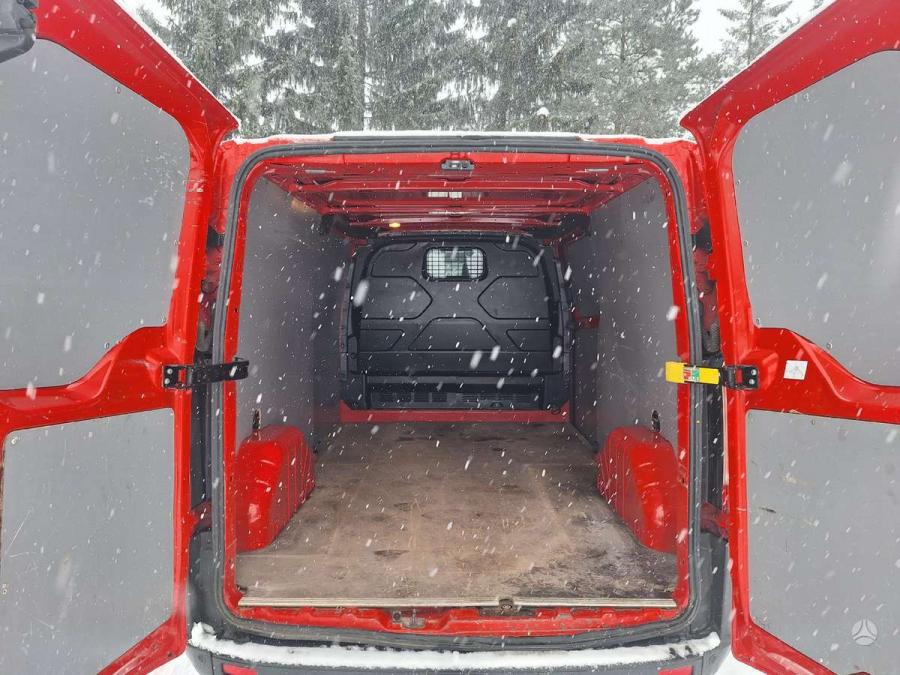 Red Ford Transit Custom 2016 in Taurage, with an engine capacity of 0.00 L and mileage of 167 thousand km for 5500 €, photo 5 on AUTOMOTO.COM.LV