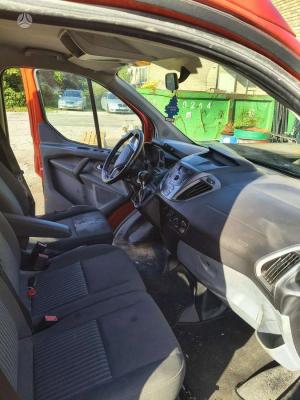 Red Ford Transit Custom 2017 in Vilnius, with an engine capacity of 2.00 L and mileage of 158 thousand km for 3499 €, photo 5 on AUTOMOTO.COM.LV