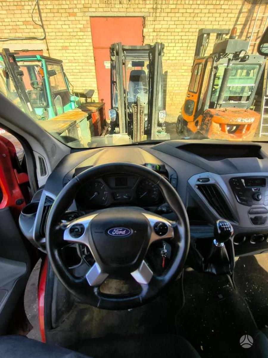 Red Ford Transit Custom 2017 in Vilnius, with an engine capacity of 2.00 L and mileage of 158 thousand km for 3499 €, photo 6 on AUTOMOTO.COM.LV