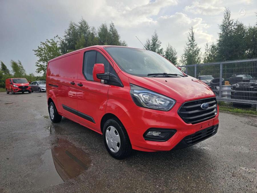 Red Ford Transit Custom 2019 in Pakruojis, with an engine capacity of 2.00 L and mileage of 212 thousand km for 9200 €, photo 3 on AUTOMOTO.COM.LV