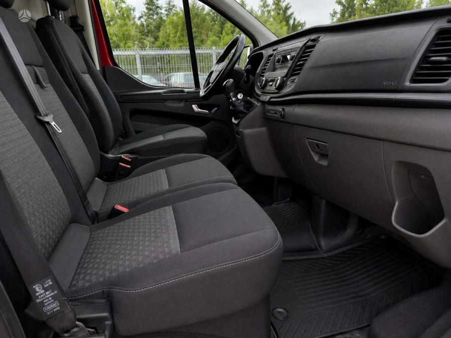 Red Ford Transit Custom 2019 in Pakruojis, with an engine capacity of 2.00 L and mileage of 212 thousand km for 9200 €, photo 9 on AUTOMOTO.COM.LV
