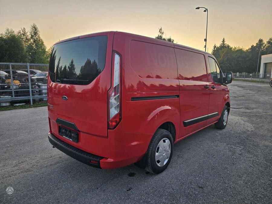 Red Ford Transit Custom 2020 in Pakruojis, with an engine capacity of 2.00 L and mileage of 151 thousand km for 9300 €, photo 5 on AUTOMOTO.COM.LV