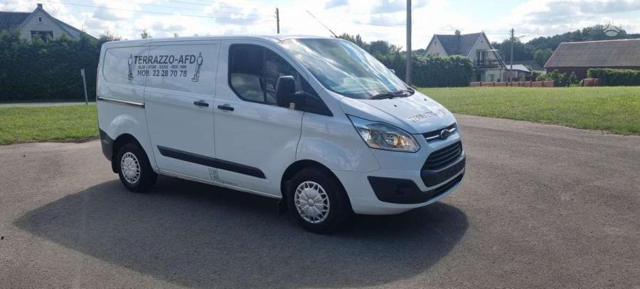 White Ford Transit Custom 2012 in Taurage, with an engine capacity of 2.20 L and mileage of 22 thousand km for 3700 €, photo 3 on AUTOMOTO.COM.LV