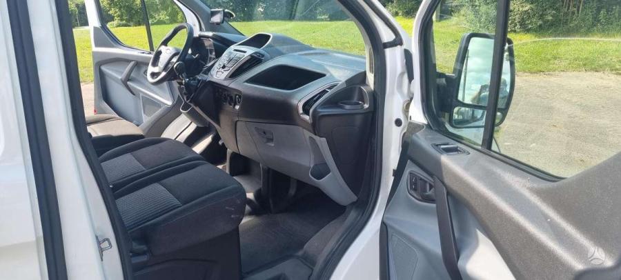 White Ford Transit Custom 2012 in Taurage, with an engine capacity of 2.20 L and mileage of 22 thousand km for 3700 €, photo 8 on AUTOMOTO.COM.LV