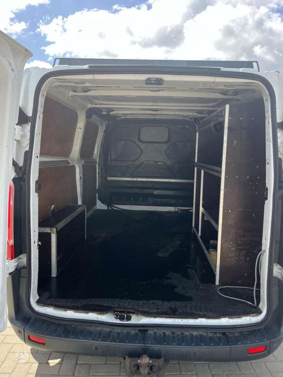 White Ford Transit Custom 2013 in Taurage, with an engine capacity of 2.20 L and mileage of 351 thousand km for 5300 €, photo 13 on AUTOMOTO.COM.LV