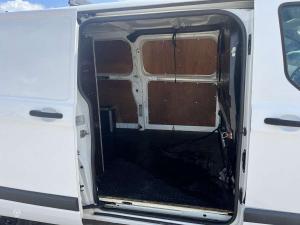 White Ford Transit Custom 2013 in Taurage, with an engine capacity of 2.20 L and mileage of 351 thousand km for 5300 €, photo 14 on AUTOMOTO.COM.LV