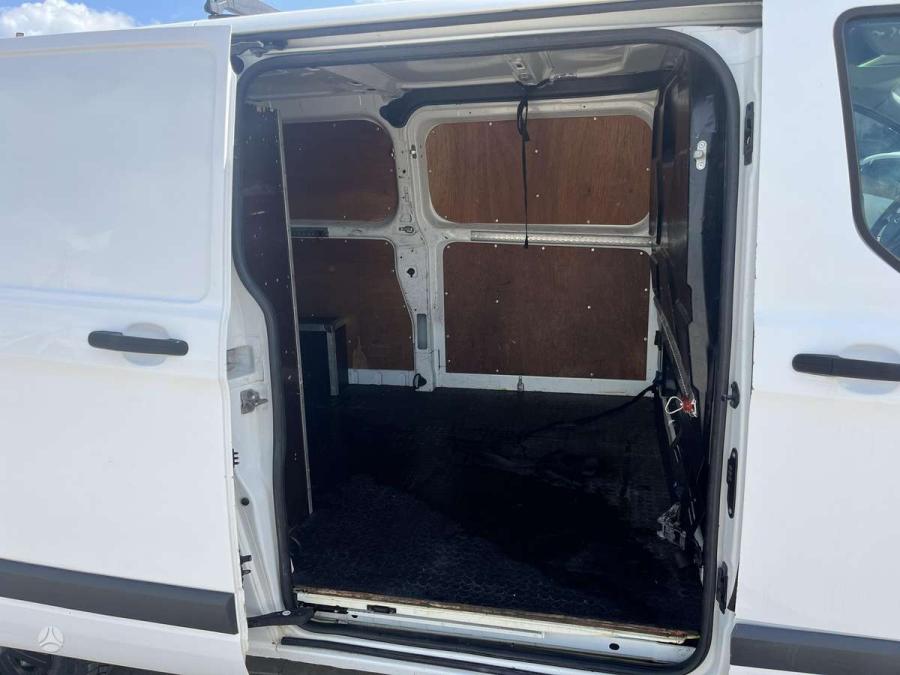 White Ford Transit Custom 2013 in Taurage, with an engine capacity of 2.20 L and mileage of 351 thousand km for 5300 €, photo 14 on AUTOMOTO.COM.LV