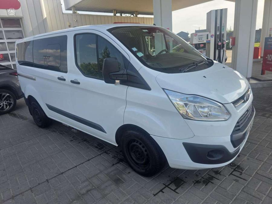 White Ford Transit Custom 2013 in Taurage, with an engine capacity of 2.20 L and mileage of 225 thousand km for 5500 €, photo 4 on AUTOMOTO.COM.LV