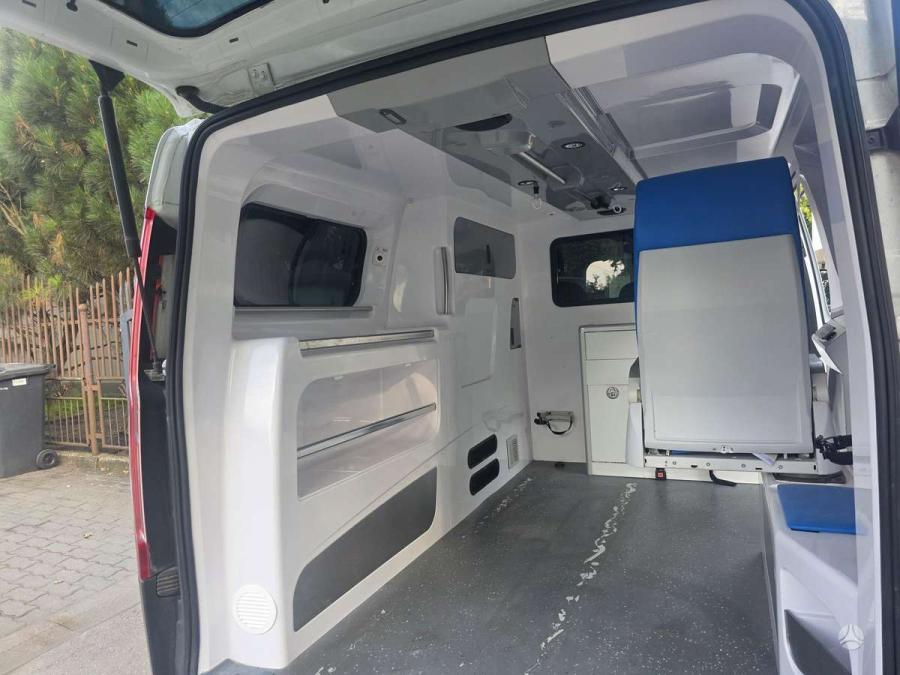 White Ford Transit Custom 2013 in Taurage, with an engine capacity of 2.20 L and mileage of 225 thousand km for 5500 €, photo 9 on AUTOMOTO.COM.LV