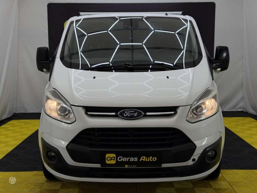 White Ford Transit Custom 2013 in Vilnius, with an engine capacity of 2.20 L and mileage of 355 thousand km for 4950 €, photo 3 on AUTOMOTO.COM.LV