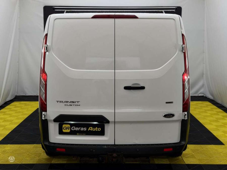 White Ford Transit Custom 2013 in Vilnius, with an engine capacity of 2.20 L and mileage of 355 thousand km for 4950 €, photo 6 on AUTOMOTO.COM.LV