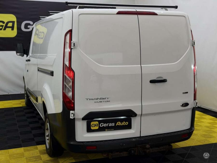 White Ford Transit Custom 2013 in Vilnius, with an engine capacity of 2.20 L and mileage of 355 thousand km for 4950 €, photo 7 on AUTOMOTO.COM.LV