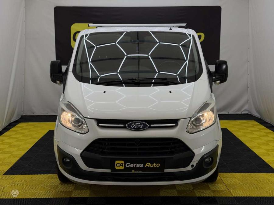 White Ford Transit Custom 2013 in Vilnius, with an engine capacity of 2.20 L and mileage of 355 thousand km for 4950 €, photo 8 on AUTOMOTO.COM.LV