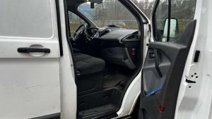 White Ford Transit Custom 2014 in Vilnius, with an engine capacity of 2.20 L and mileage of 230 thousand km for 5200 €, photo 19 on AUTOMOTO.COM.LV