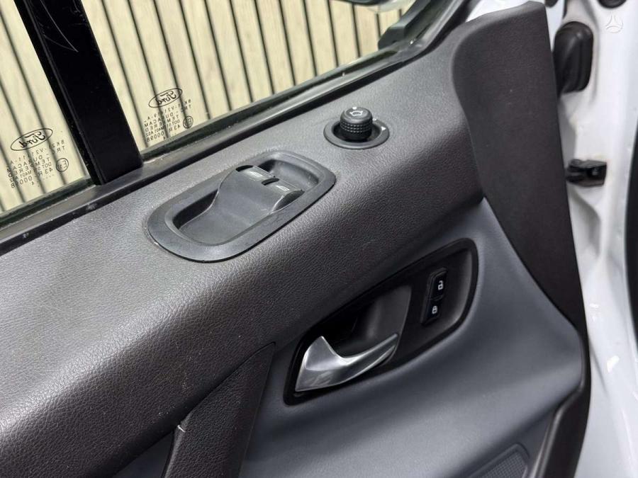 Balts Ford Transit Custom 2014 Marijampole, ar dzinēja tilpumu 2.20 L un nobraukumu 243 tūkst. km par 10500 €, foto 18 vietnē AUTOMOTO.COM.LV
