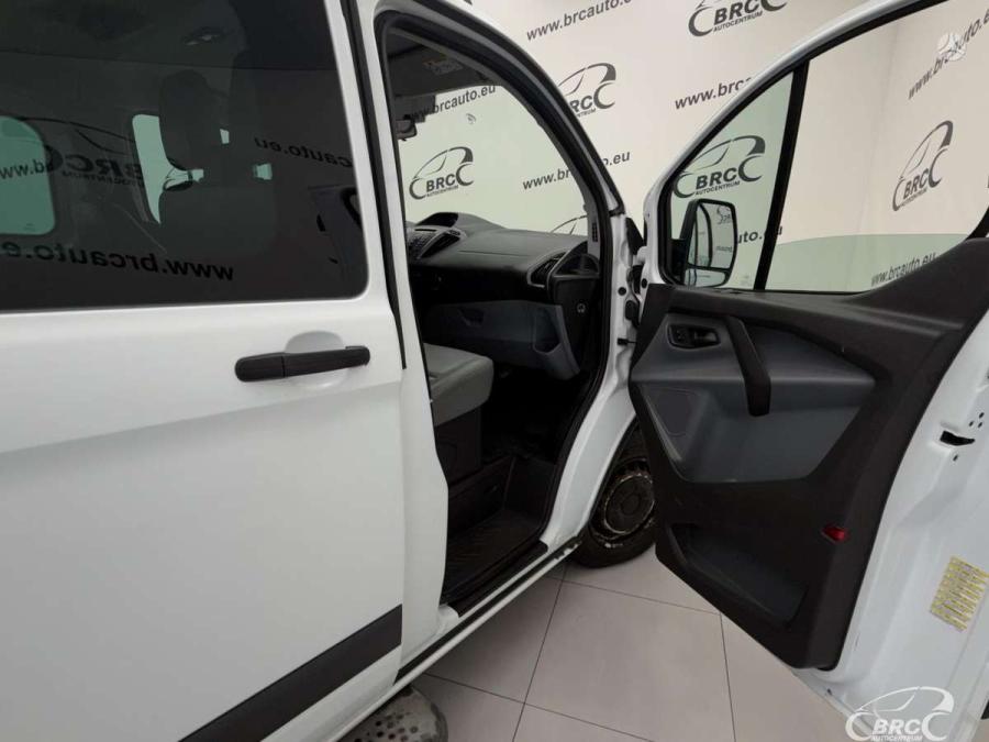 White Ford Transit Custom 2014 in Vilnius, with an engine capacity of 2.20 L and mileage of 294 thousand km for 5900 €, photo 9 on AUTOMOTO.COM.LV