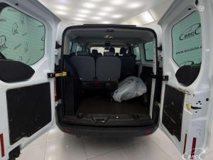 White Ford Transit Custom 2014 in Vilnius, with an engine capacity of 2.20 L and mileage of 294 thousand km for 5900 €, photo 18 on AUTOMOTO.COM.LV