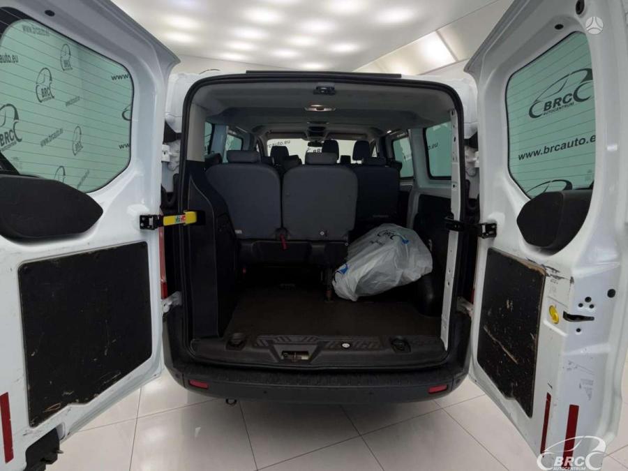White Ford Transit Custom 2014 in Vilnius, with an engine capacity of 2.20 L and mileage of 294 thousand km for 5900 €, photo 18 on AUTOMOTO.COM.LV