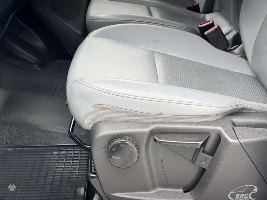 White Ford Transit Custom 2014 in Vilnius, with an engine capacity of 2.20 L and mileage of 294 thousand km for 5900 €, photo 26 on AUTOMOTO.COM.LV