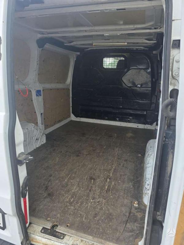 White Ford Transit Custom 2014 in Siauliai, with an engine capacity of 2.20 L and mileage of 210 thousand km for 4800 €, photo 7 on AUTOMOTO.COM.LV