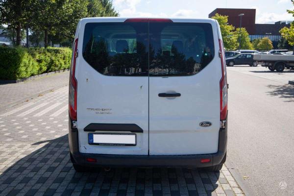 Balts Ford Transit Custom 2014 Viļņa, ar dzinēja tilpumu 2.20 L un nobraukumu 389 tūkst. km par 6500 €, foto 5 vietnē AUTOMOTO.COM.LV