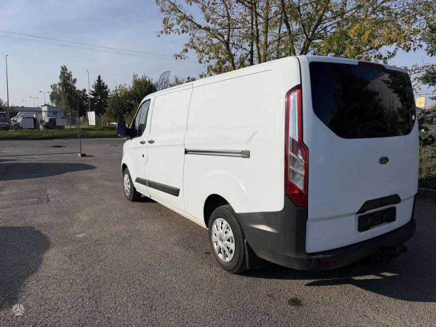White Ford Transit Custom 2014 in Marijampole, with an engine capacity of 2.20 L and mileage of 190 thousand km for 5150 €, photo 6 on AUTOMOTO.COM.LV